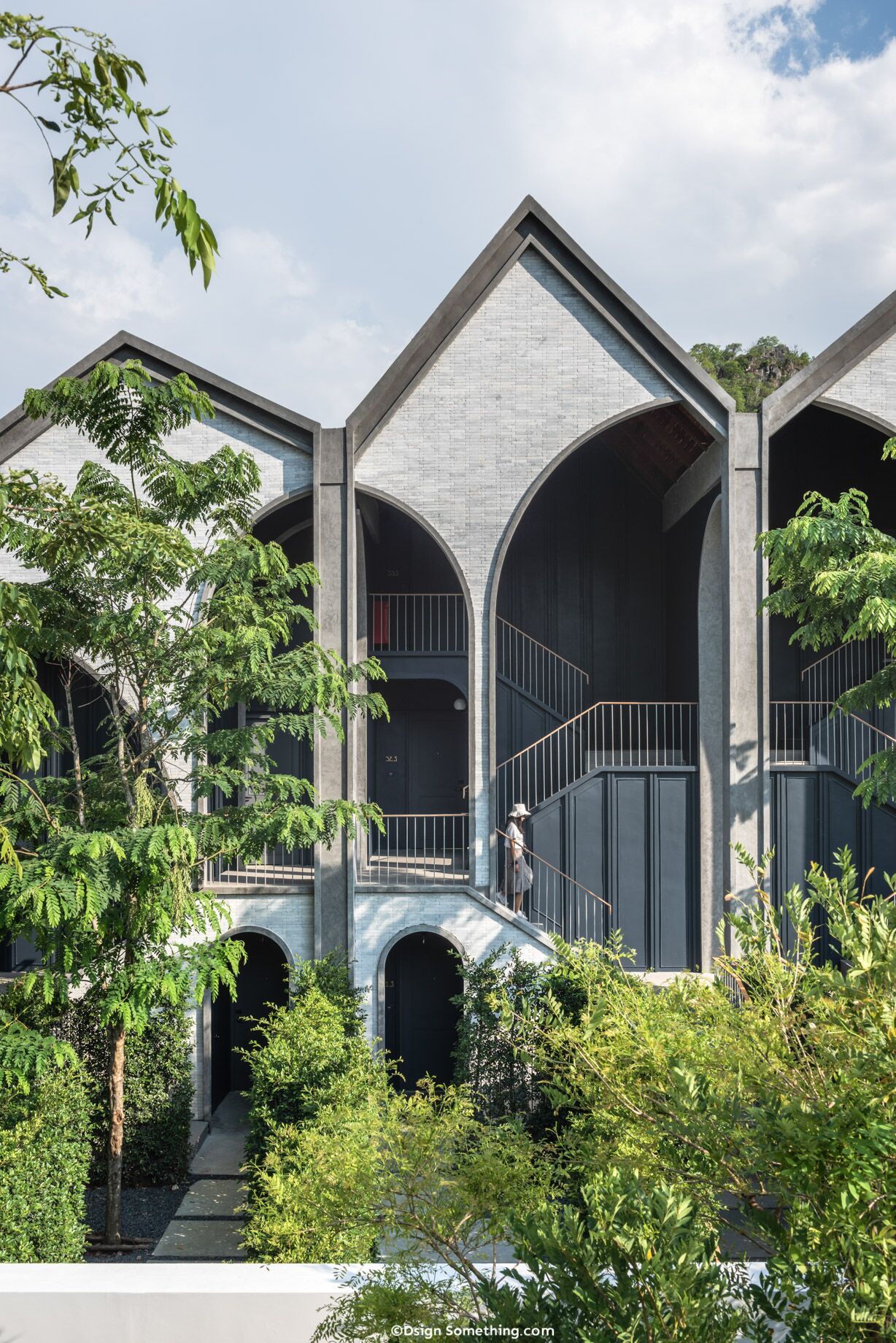HOTEL LABARIS KHAO YAI มนตราสถาปัตย์ และพวกเราคือสัตว์ในเทพนิยาย ...